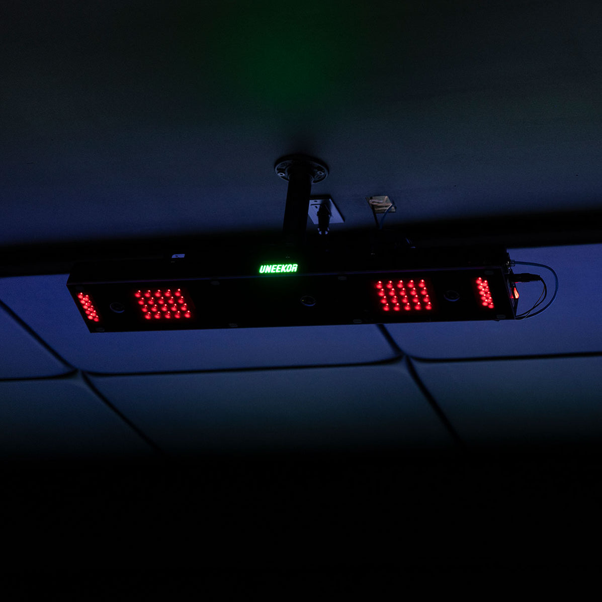 Uneekor EYE XO2 Golf Simulator with PlayBetter SimStudio™ Package