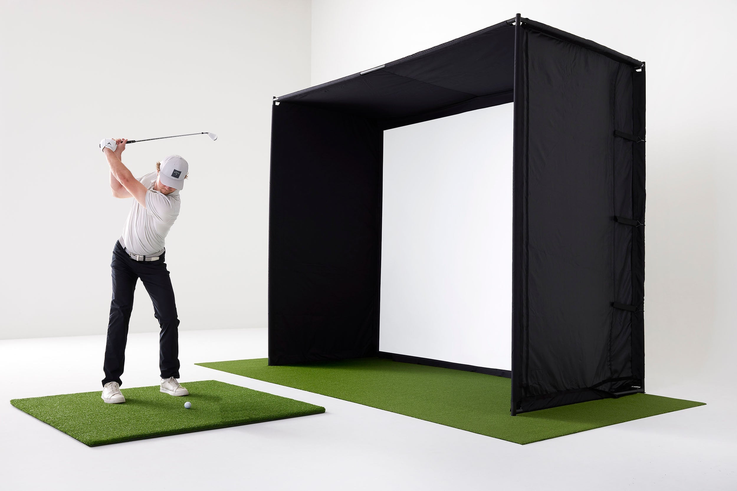 Uneekor EYE XO2 Golf Simulator with PlayBetter SimStudio™ Package